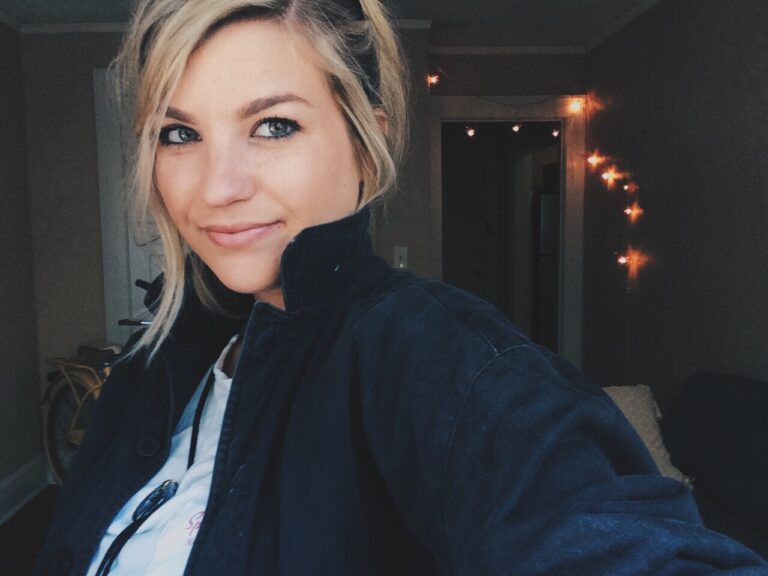 How to Take Great Dating Pics at Home 📷